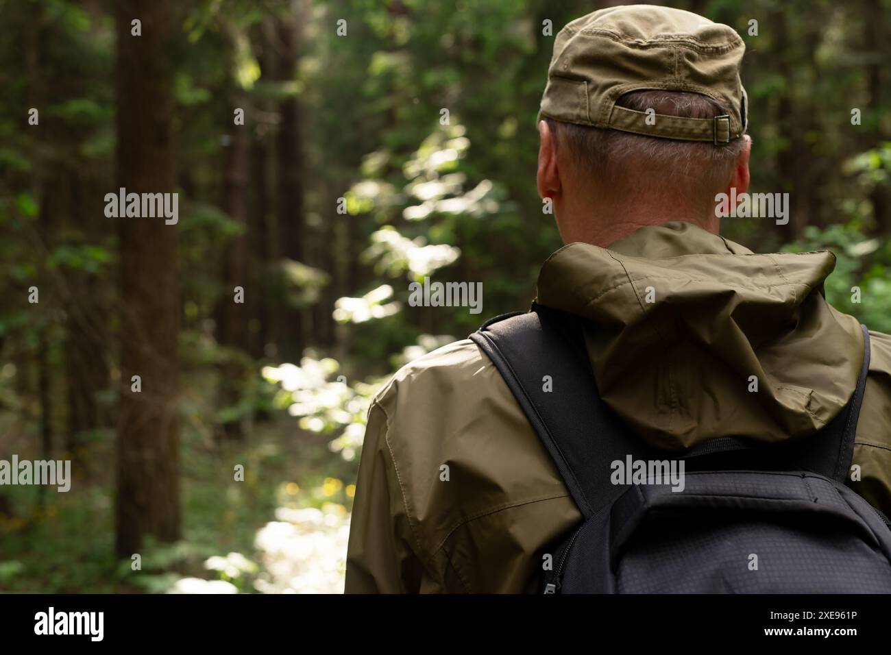 Man standing behind tree in hi-res stock photography and images - Alamy