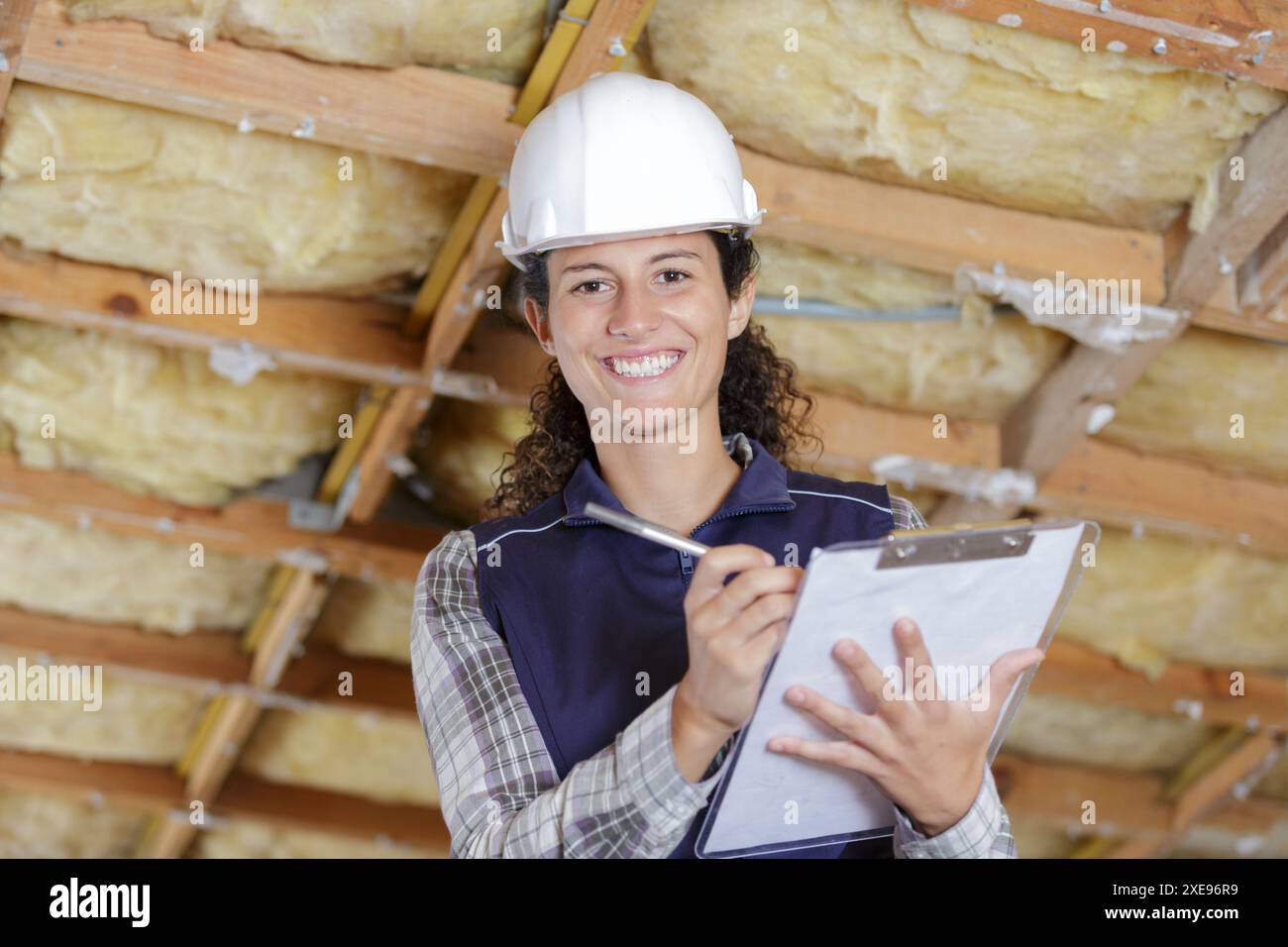 Female builder holding clipboard hi-res stock photography and images ...