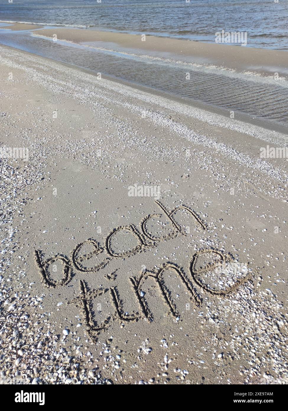 Beach time, written in the sand Stock Photo - Alamy