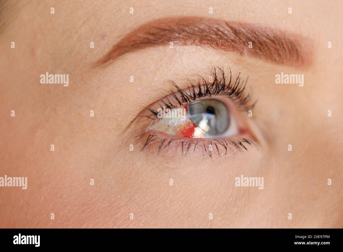 Blue eye on the right side of a woman, without identifying the person ...