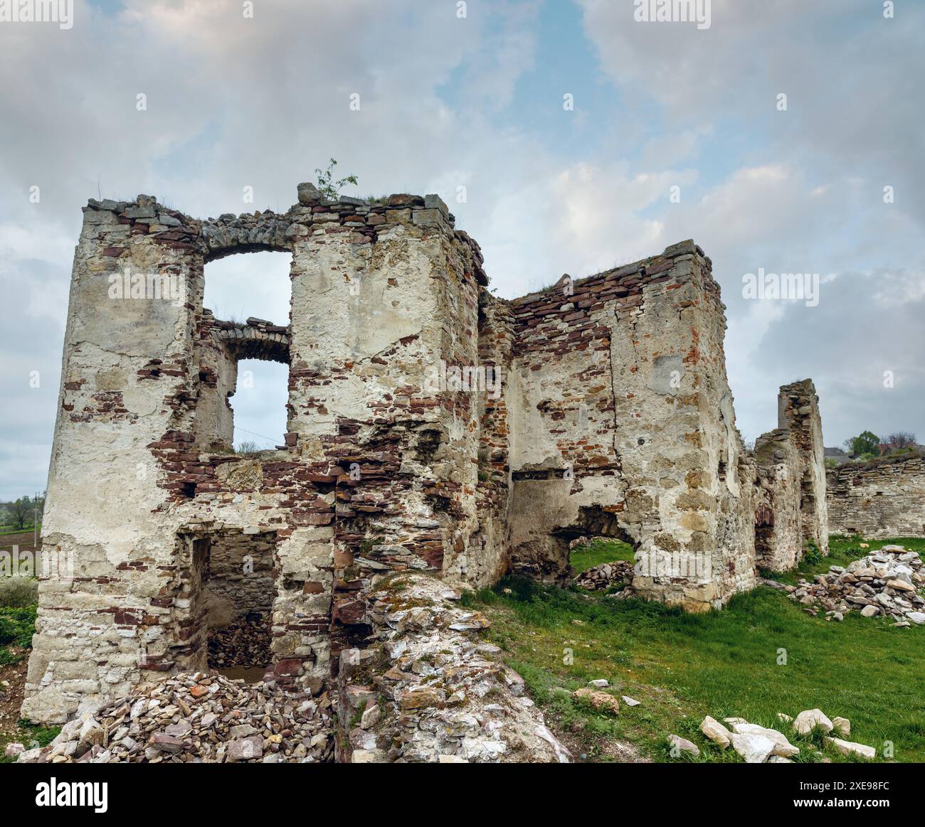 Spring view castle ruins hi-res stock photography and images - Alamy