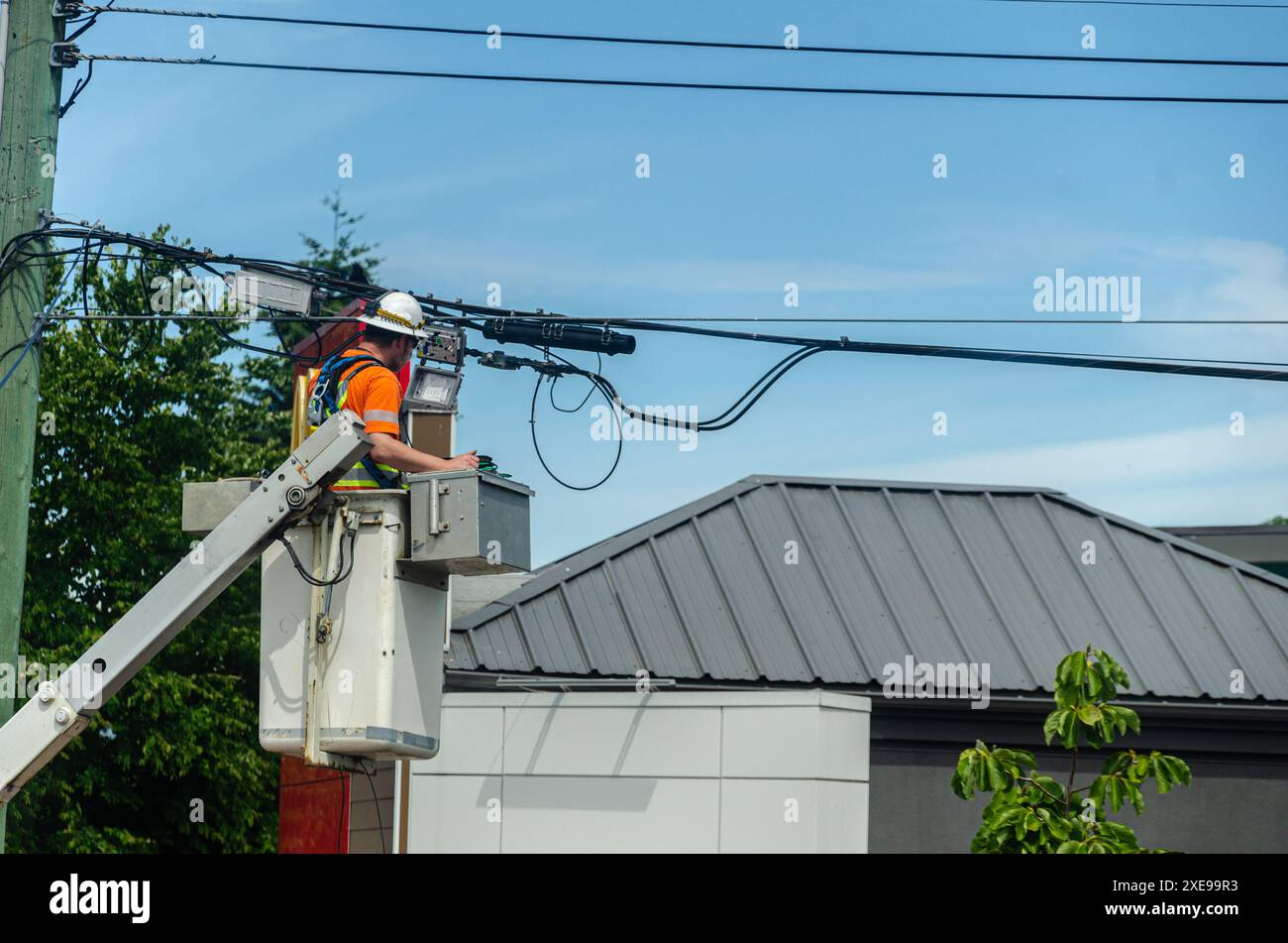 Overhead line installer hi-res stock photography and images - Alamy