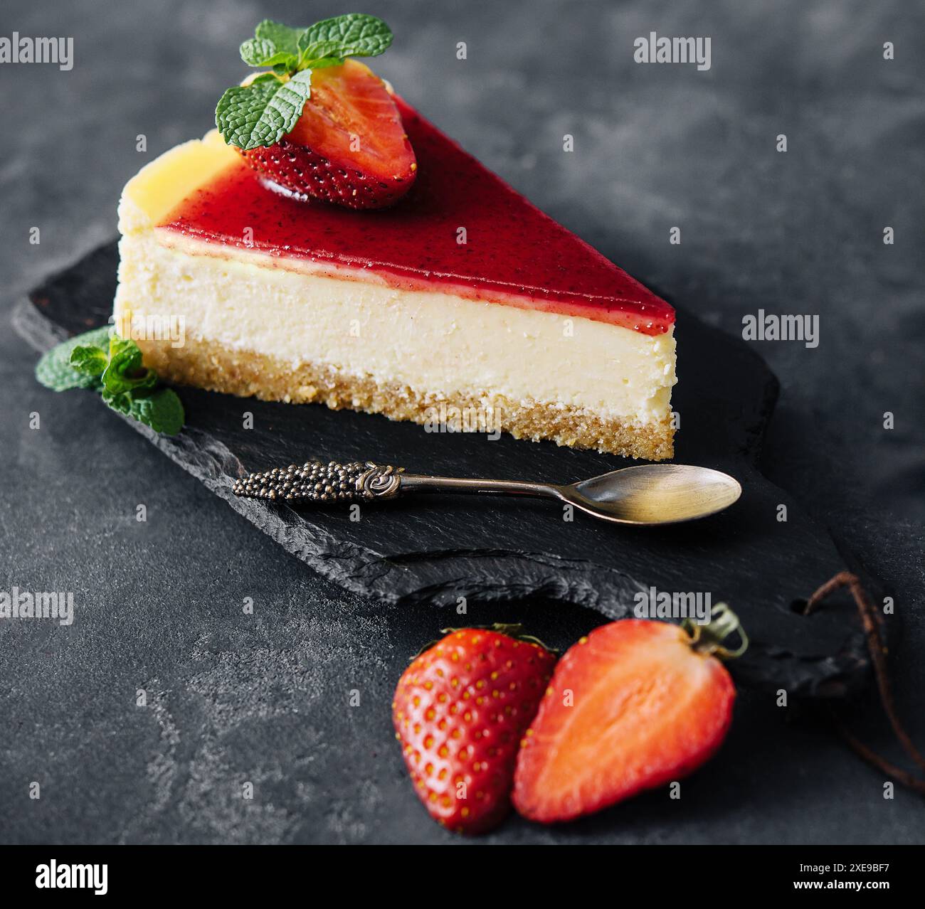 Close up cheesecake slice hi-res stock photography and images - Alamy