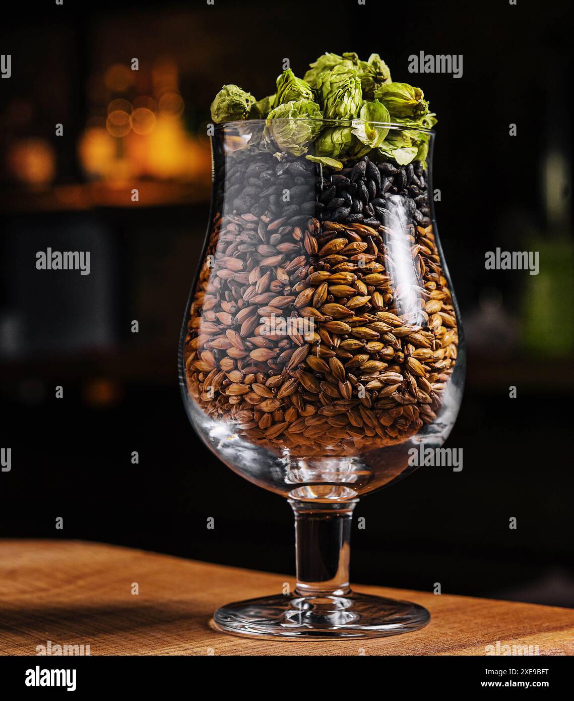 Gold hops hi-res stock photography and images - Alamy