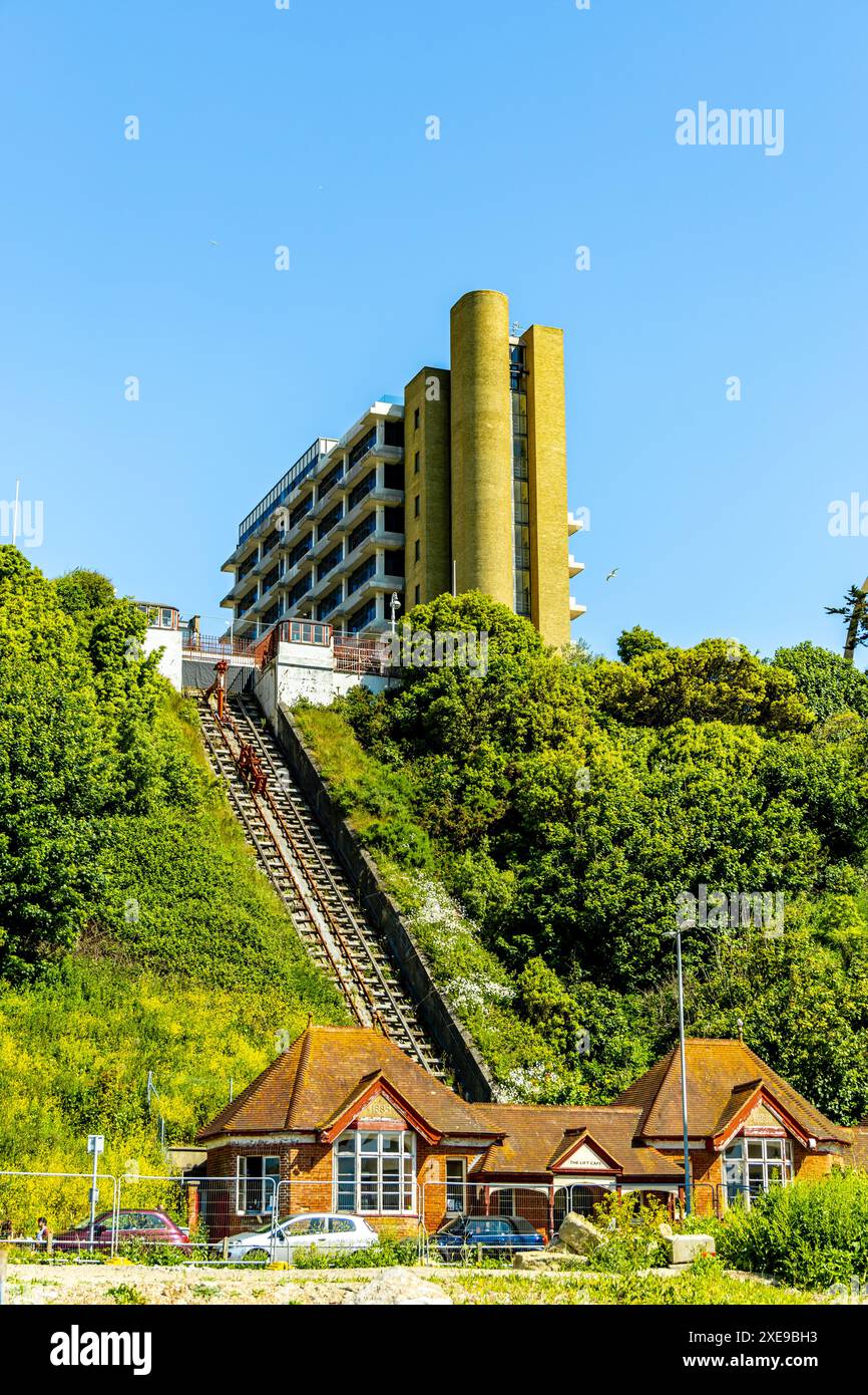Welcome to England - First sightseeing tour in the beautiful harbour ...
