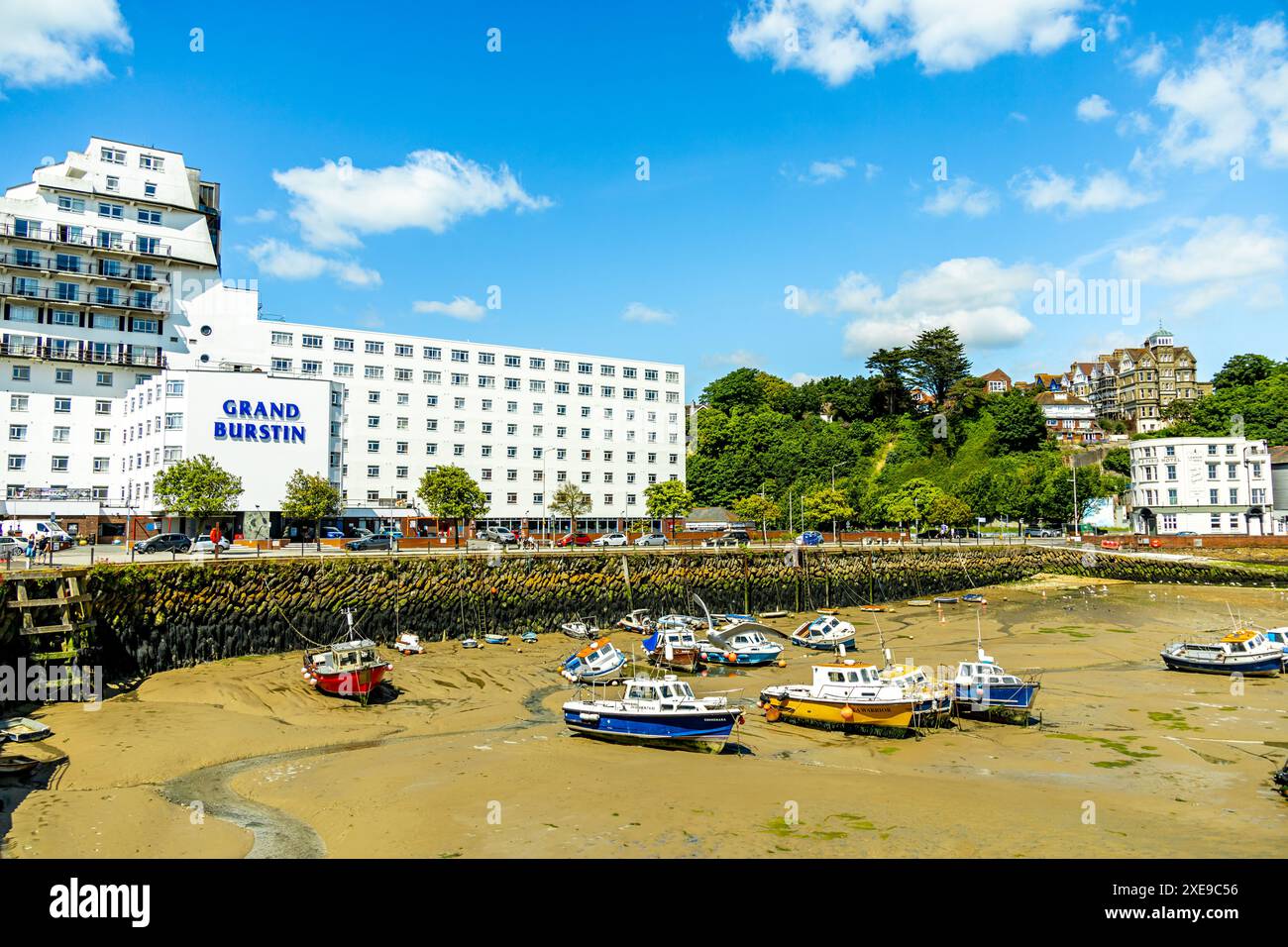 Welcome to England - First sightseeing tour in the beautiful harbour ...
