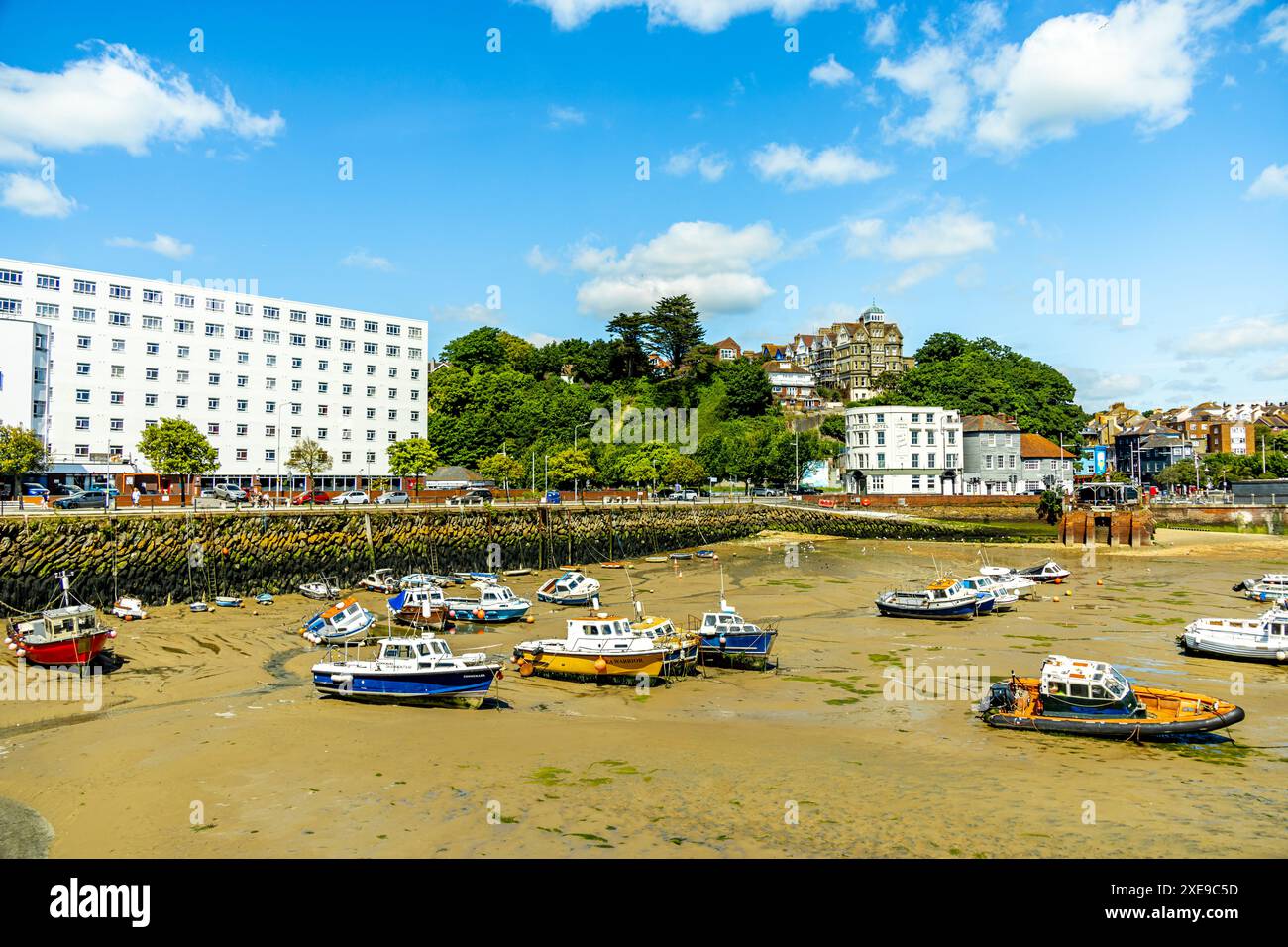 Welcome to England - First sightseeing tour in the beautiful harbour ...