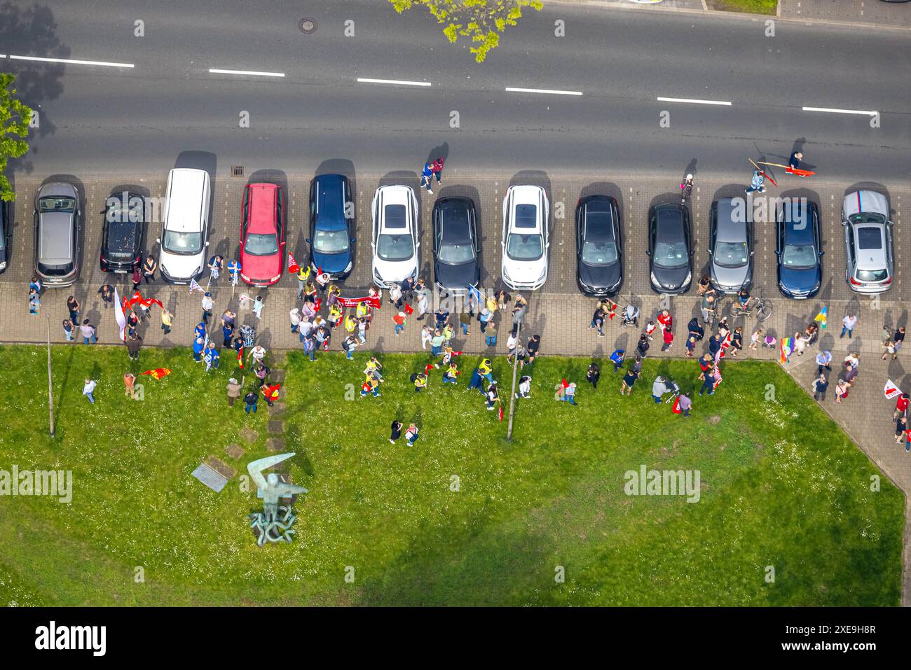 Aerial view, May Day parade with flags, Labor Day, Bebelstraße, Herne ...