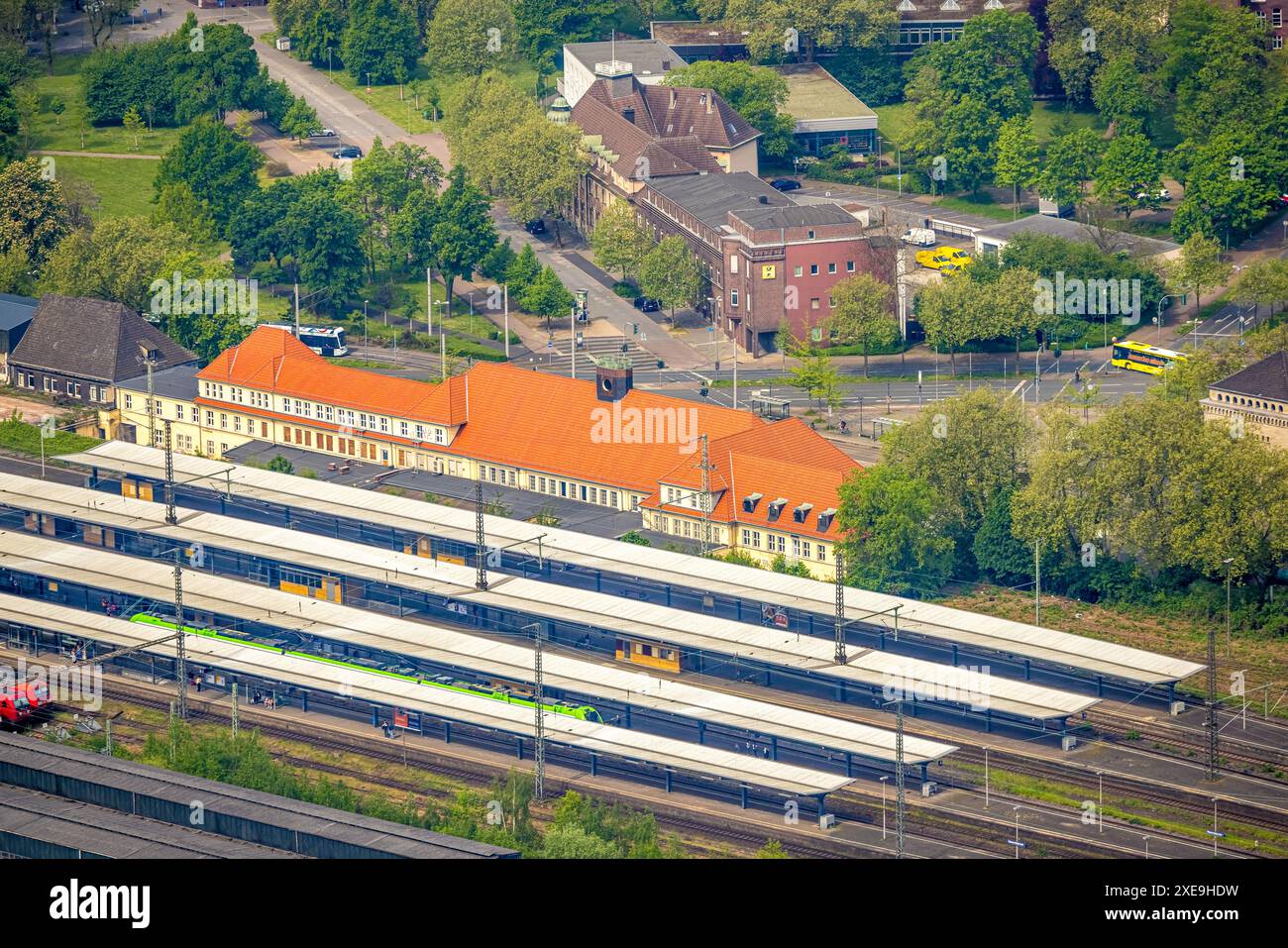 Wanne eickel main station and covered platforms hi-res stock ...