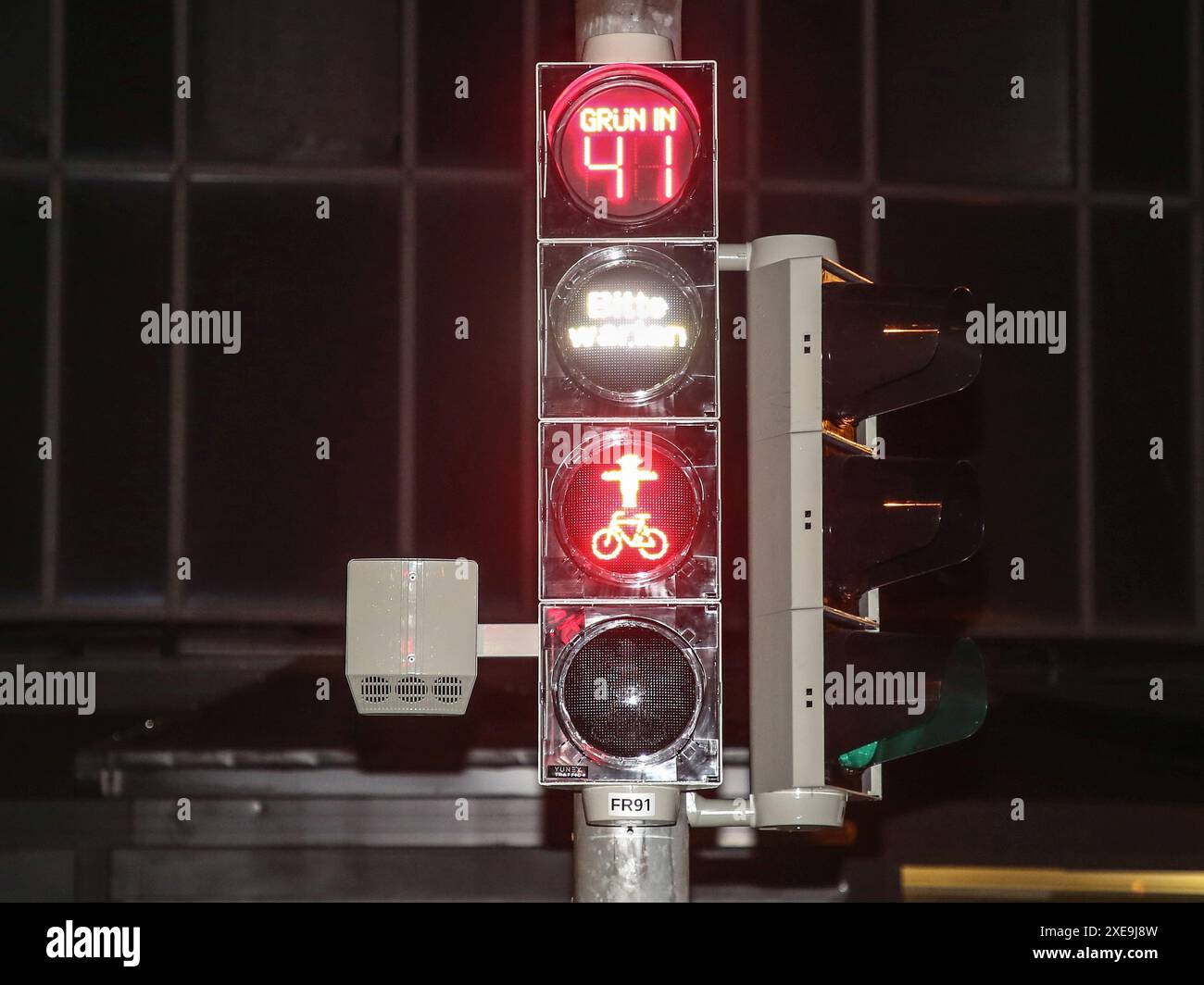 Countdown time for red signal at the countdown traffic light for ...