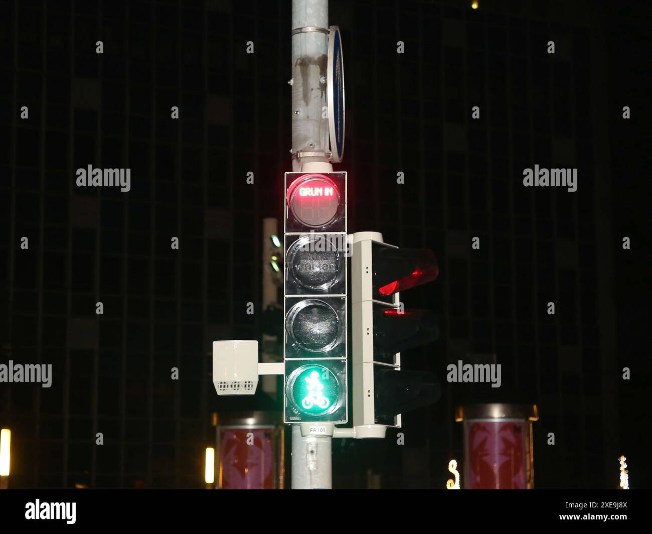 Green light signal hi-res stock photography and images - Alamy