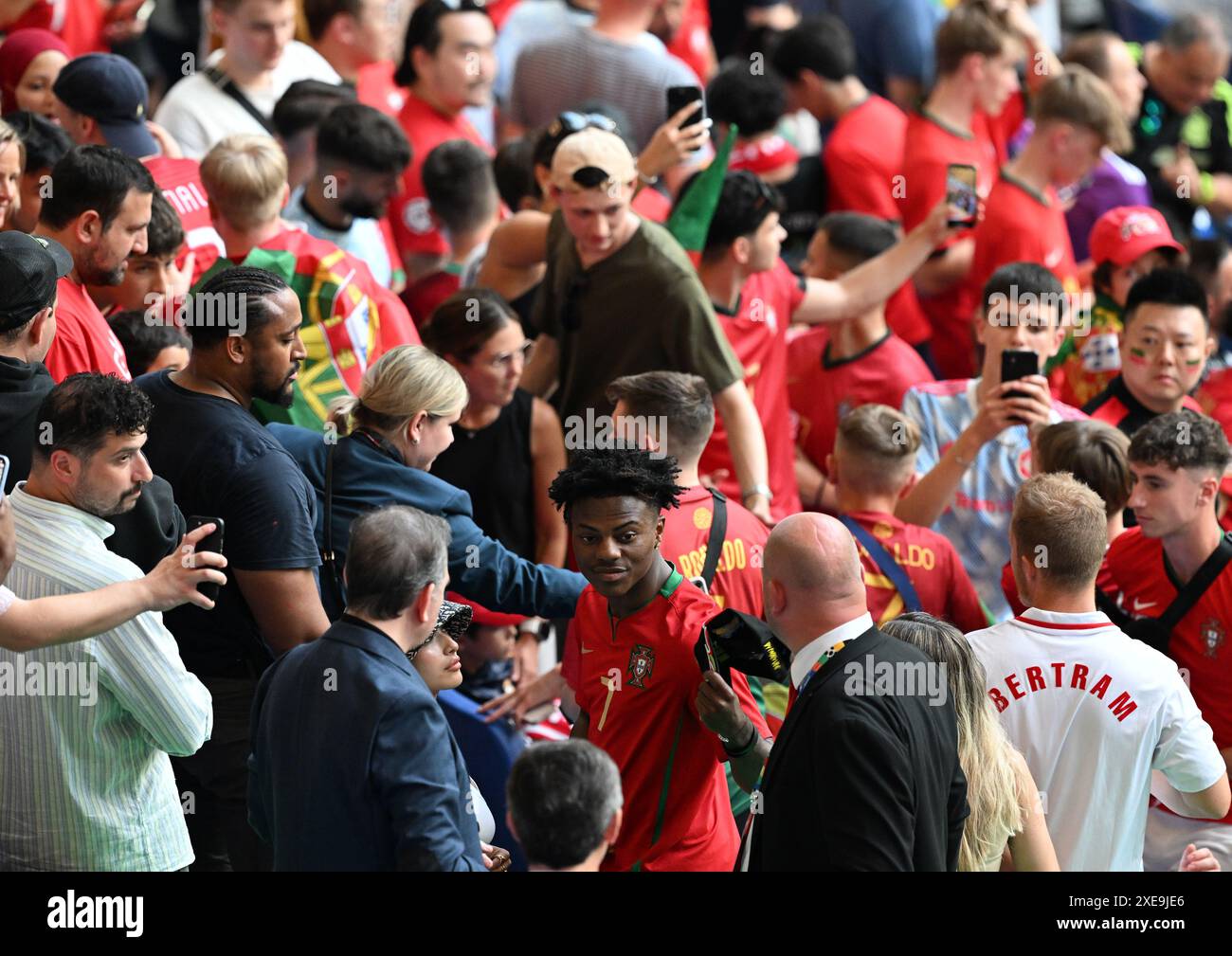 Ishowspeed hi-res stock photography and images - Alamy