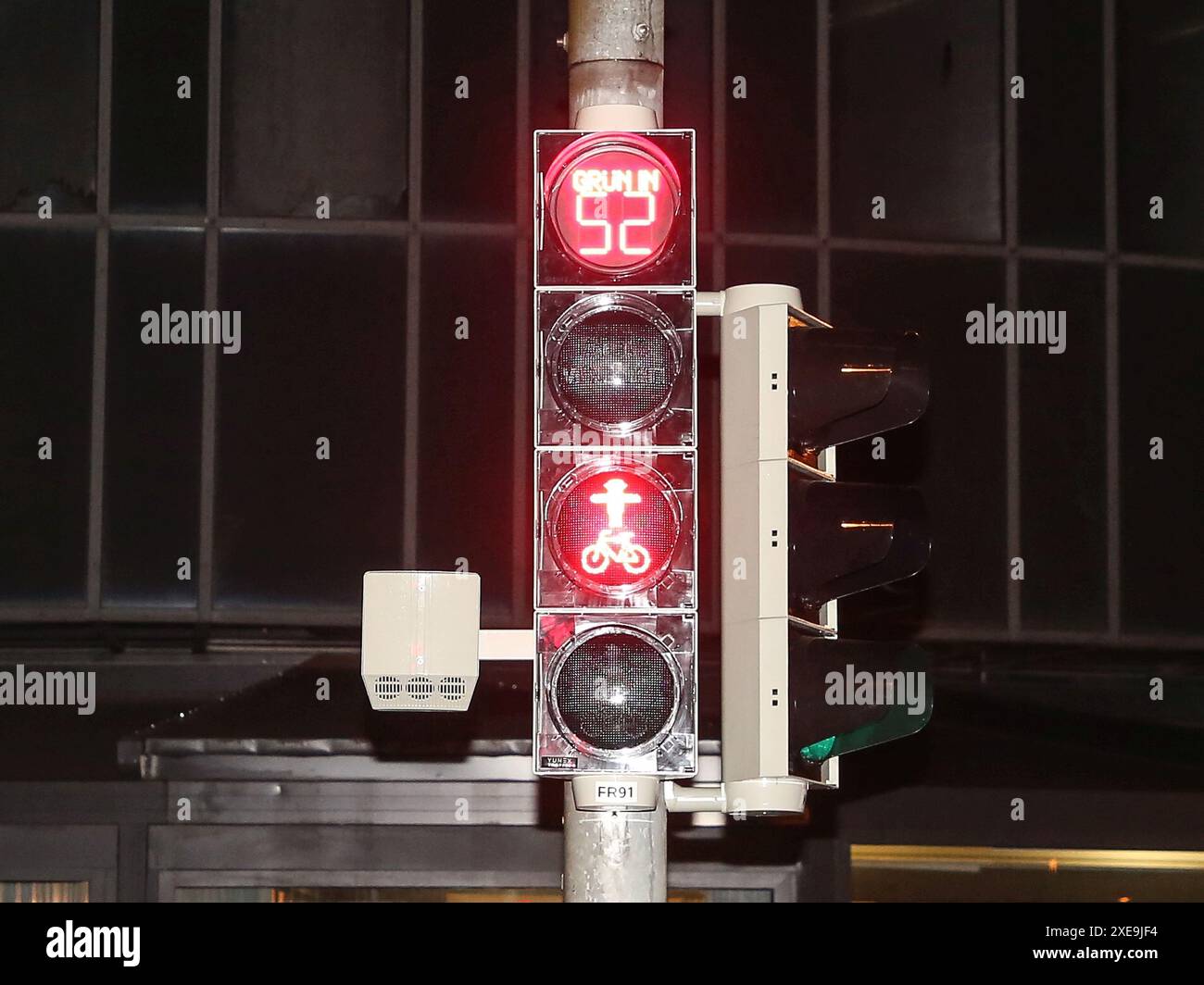 Countdown time for red signal at the countdown traffic light for ...