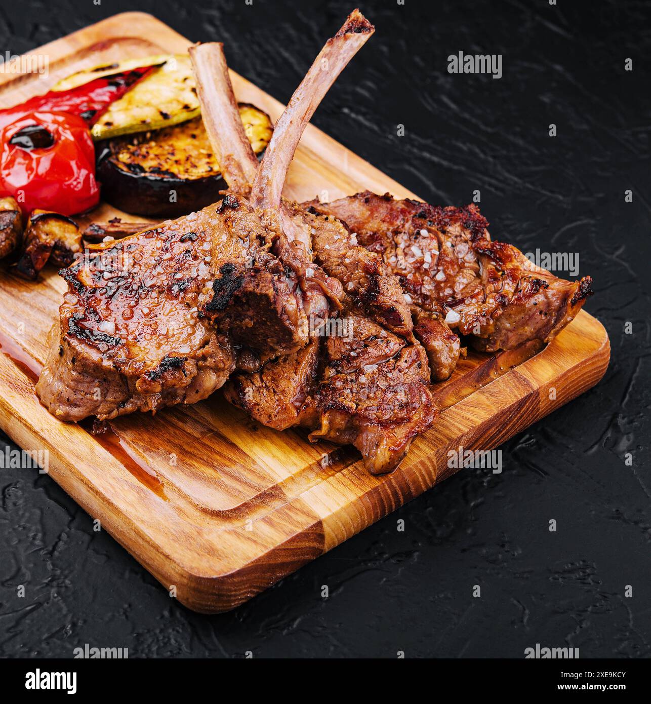 Ribs on board vegetables hi-res stock photography and images - Alamy