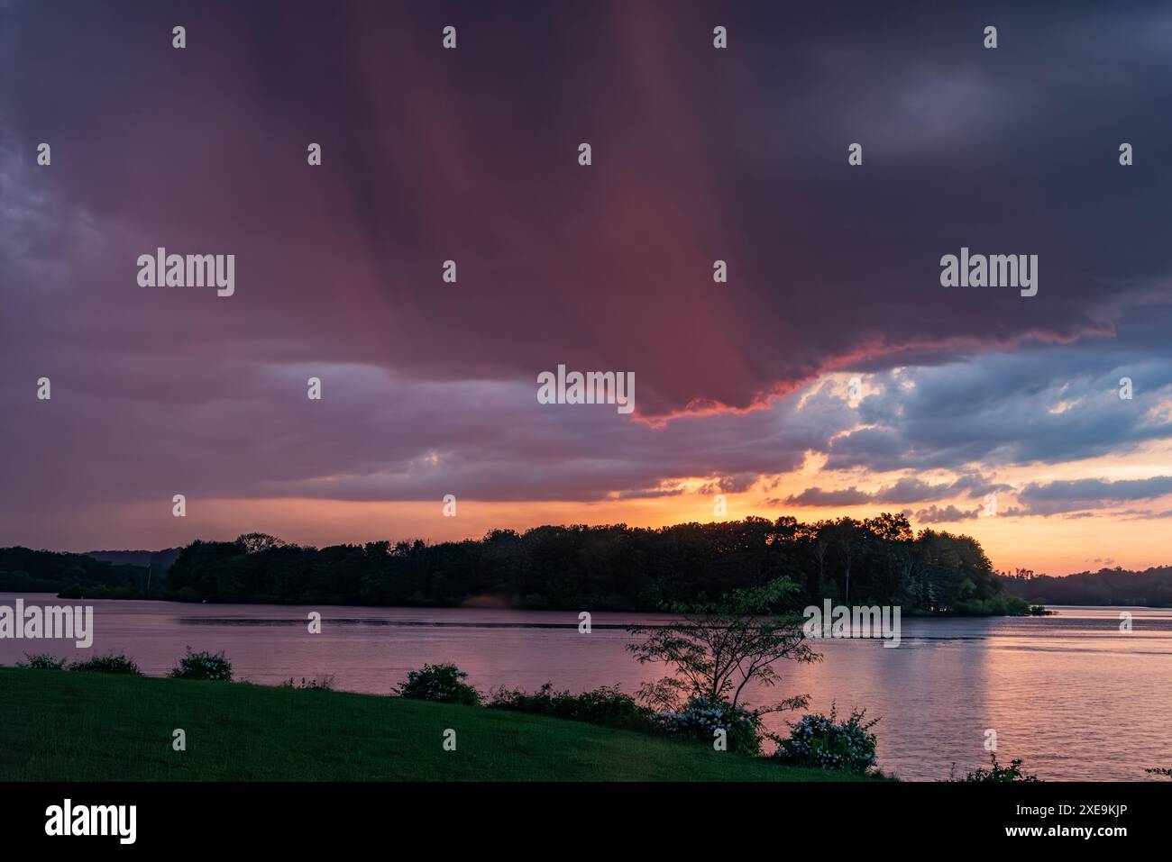 Thunderstorm coming lake sky clouds hi-res stock photography and images ...