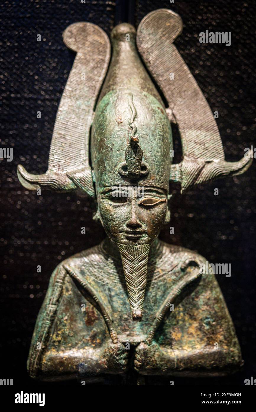 Osiris god hi-res stock photography and images - Alamy