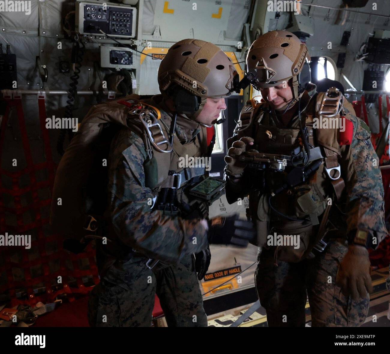U.S. Marines Gunnery Sergeant Patrick Doody, Paraloft Chief and Major ...