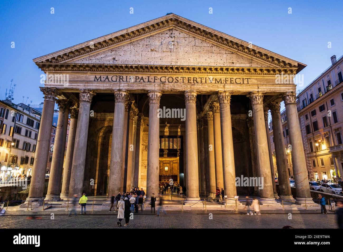 Pantheon building in rome hi-res stock photography and images - Alamy