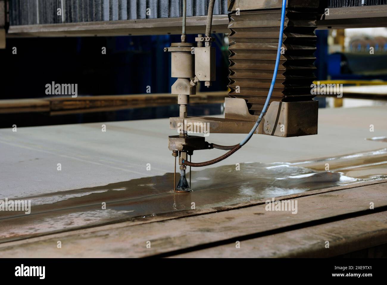 laser metal cutting, laser cutting, CO2 laser, metal processing ...