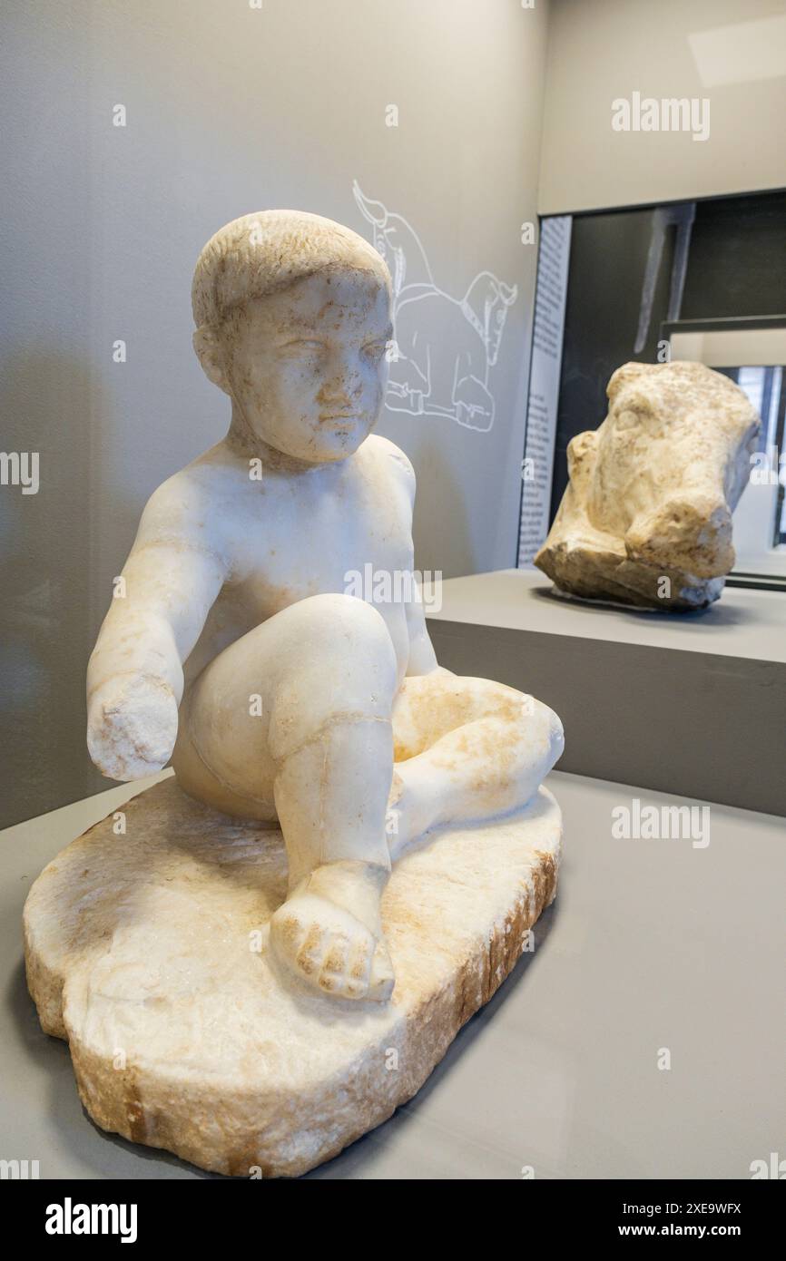 Statue of a child - temple boy - 5th b.C Stock Photo - Alamy