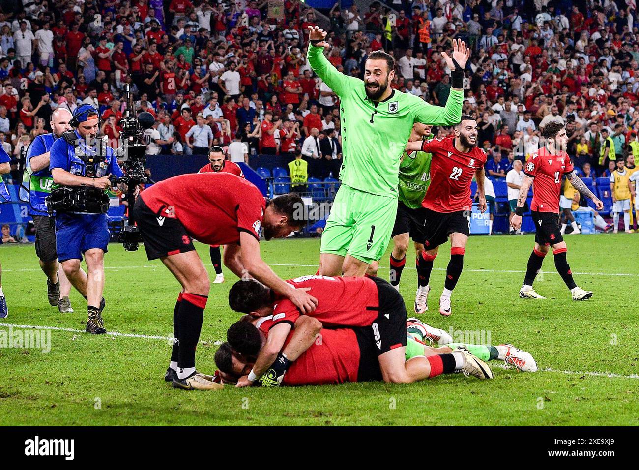 GELSENKIRCHEN, GERMANY - JUNE 26: Giorgi Mamardashvili of Georgia ...