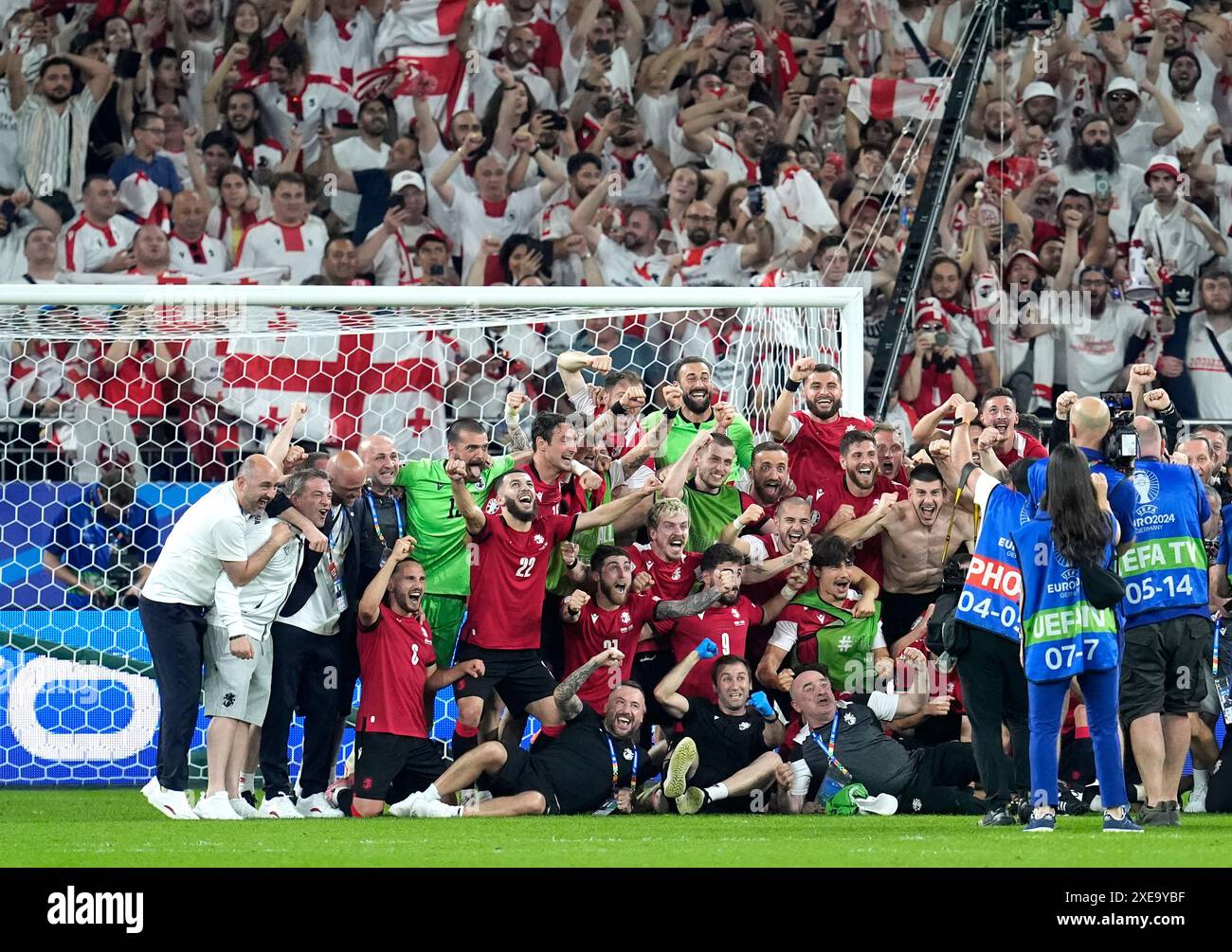 Georgia players celebrate reaching the round of 16 following the UEFA ...
