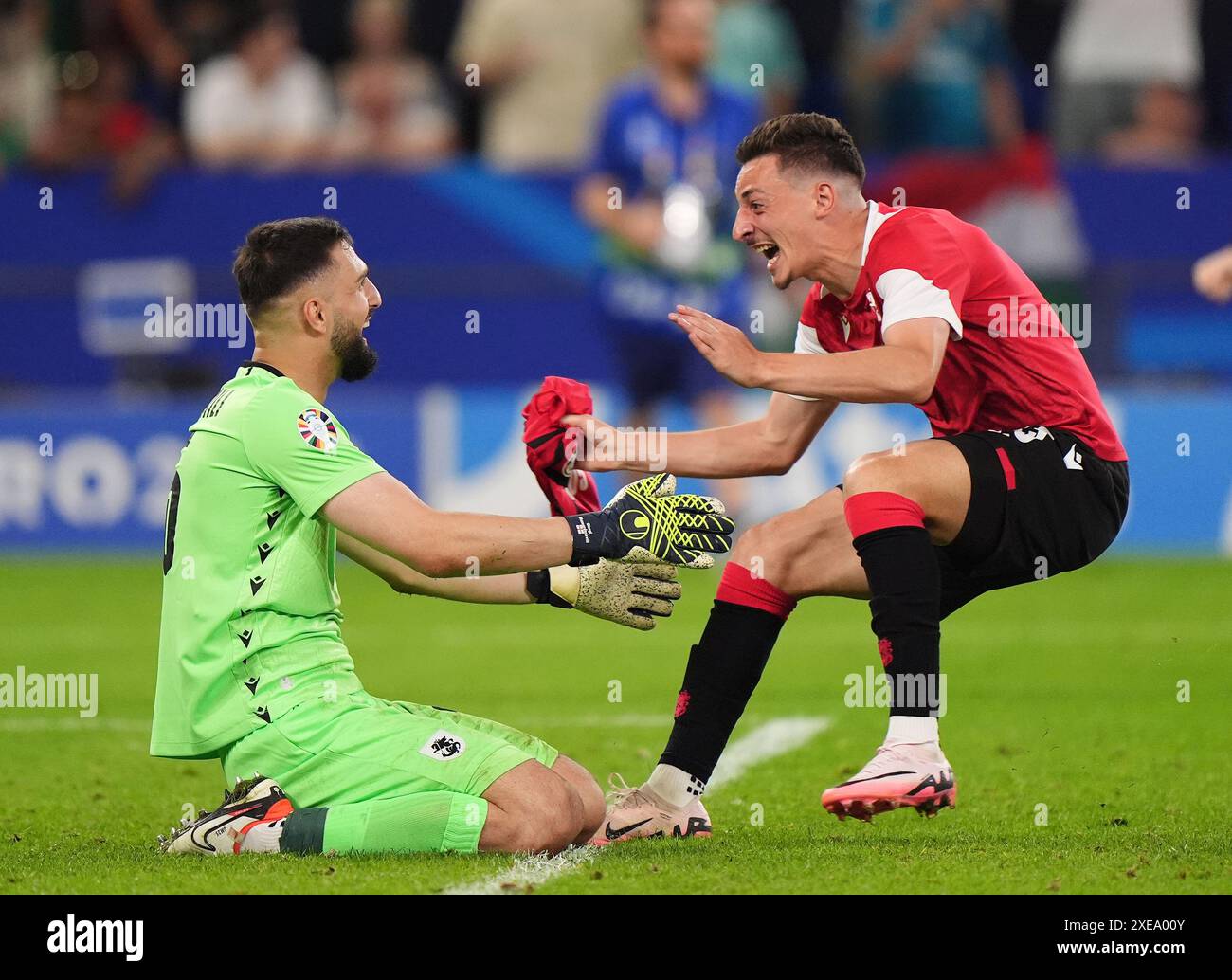Georgia goalkeeper Giorgi Mamardashvili (left) and Giorgi ...