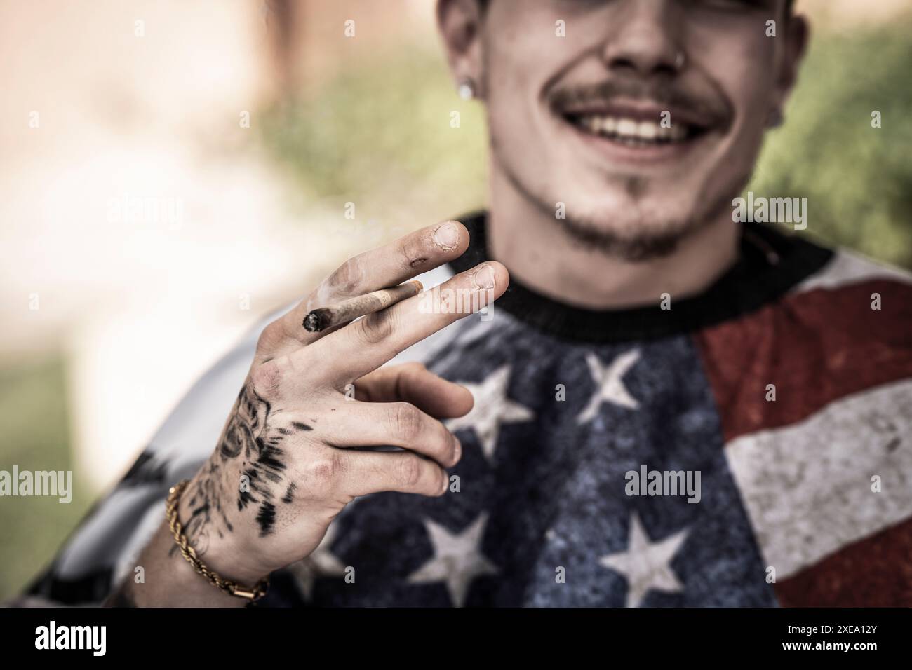 Hand holding a marijuana joint Stock Photo - Alamy