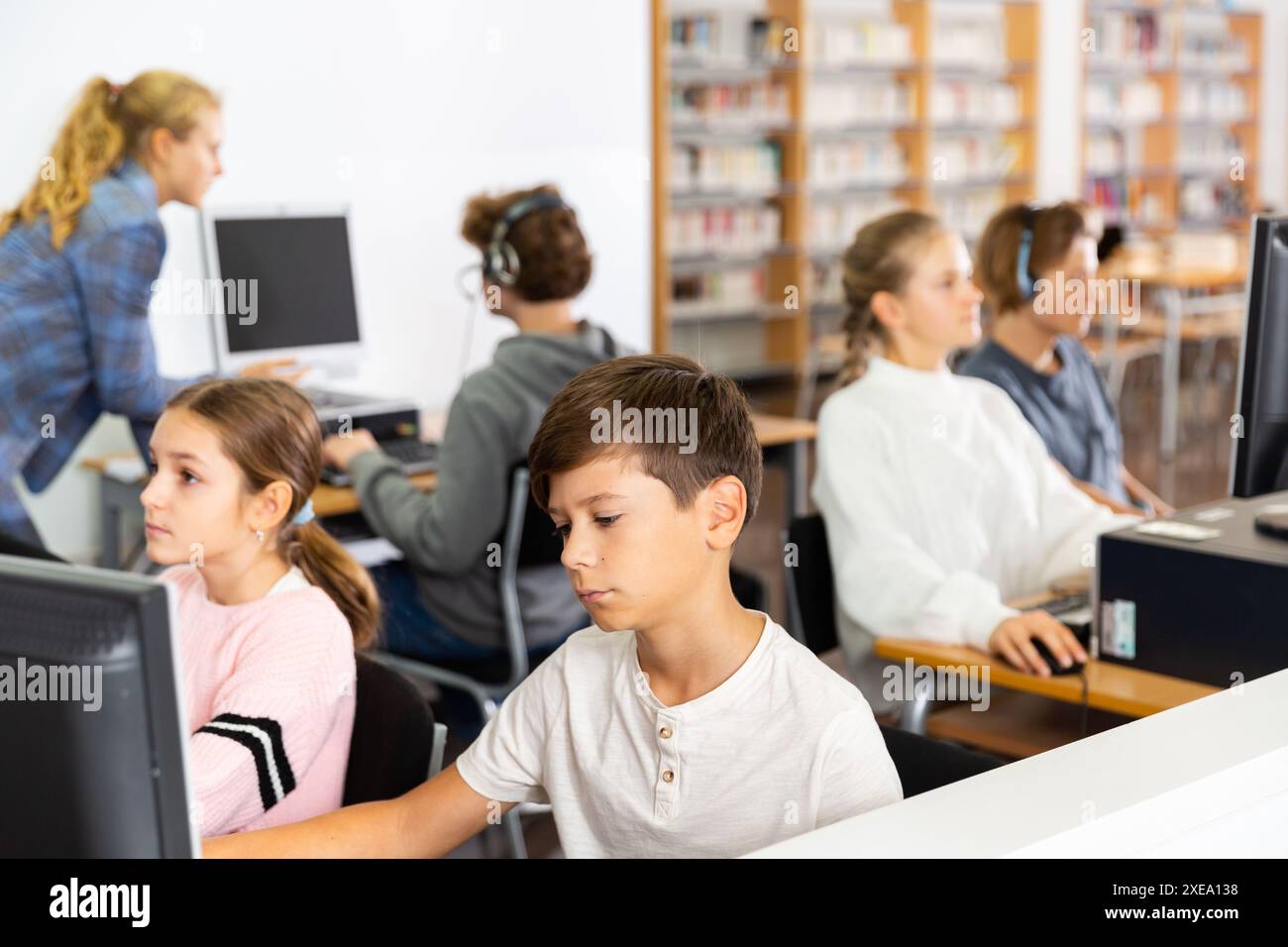 Portrait of a ten-year-old schoolboy at a computer Stock Photo - Alamy