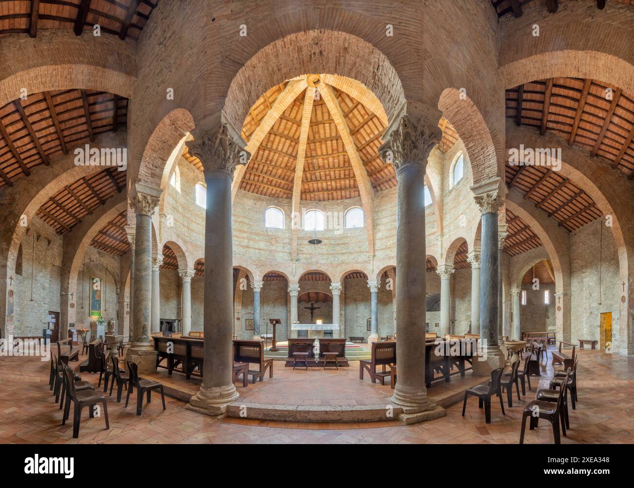 Perugia - The indoor of church Chiesa di San Michele Arcangelo Stock ...
