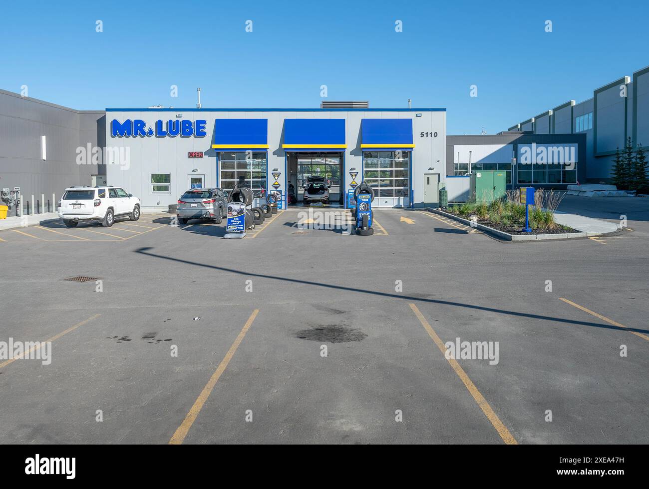 Mr lube store hi-res stock photography and images - Alamy