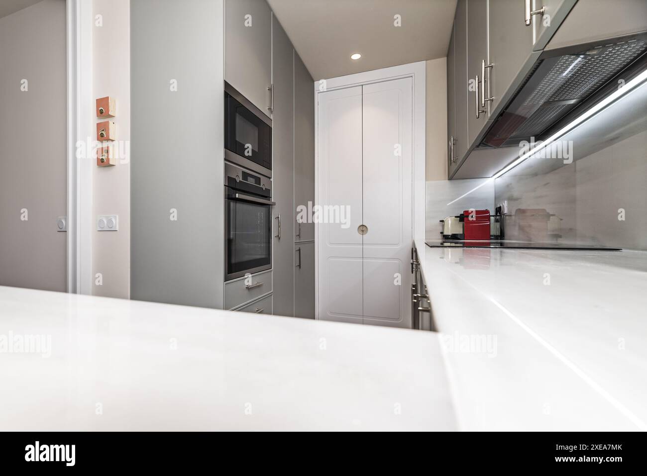 Some of the most popular trends in modern kitchen design include Clean ...