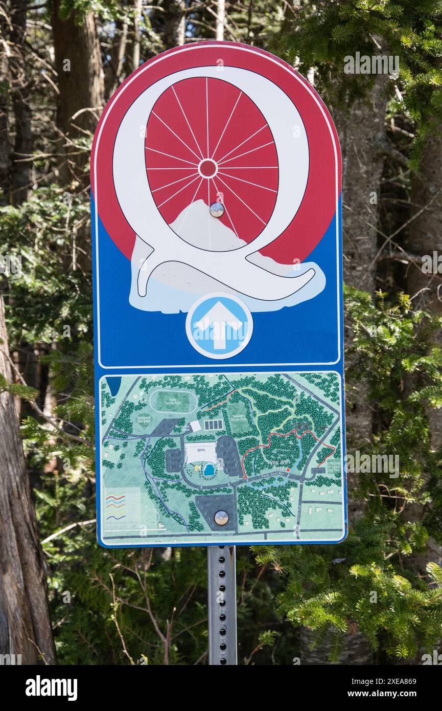 Map arrow pointing hi-res stock photography and images - Alamy