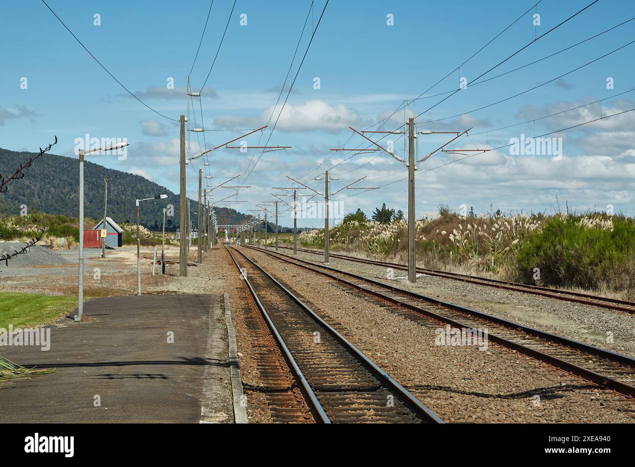 Railway station platforms hi-res stock photography and images - Alamy