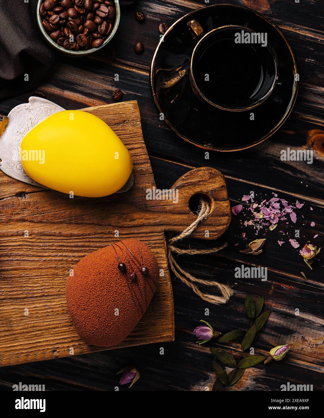 Cakes top view hi-res stock photography and images - Alamy