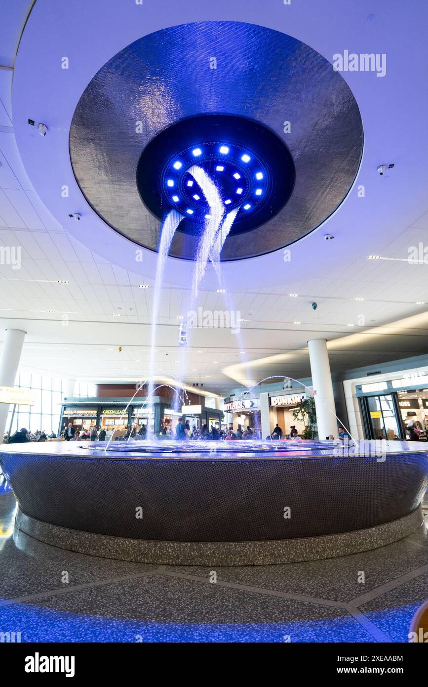 American airlines terminal hi-res stock photography and images - Alamy