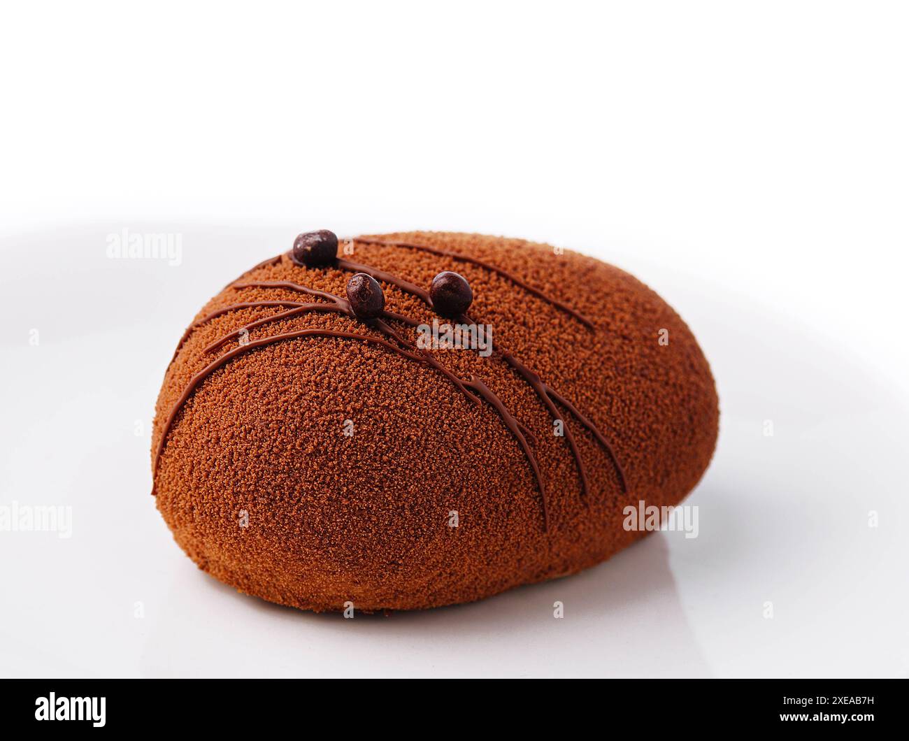 Whole chocolate mousse cake hi-res stock photography and images - Alamy