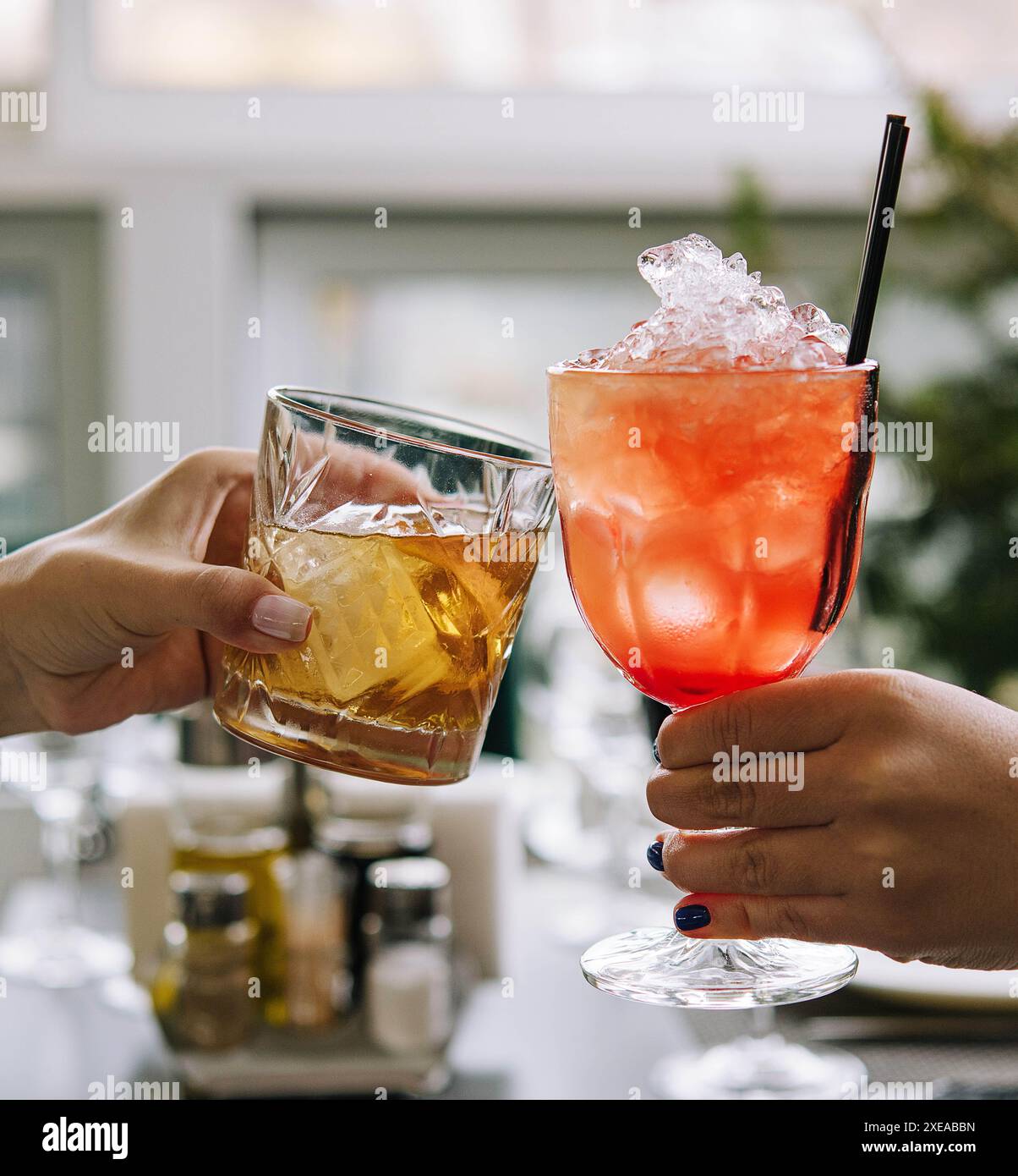 Drinking cocktail friends hi-res stock photography and images - Alamy