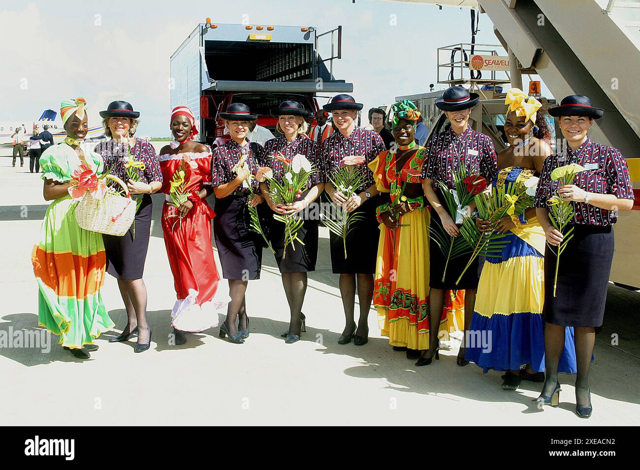 Concorde on final hi-res stock photography and images - Alamy
