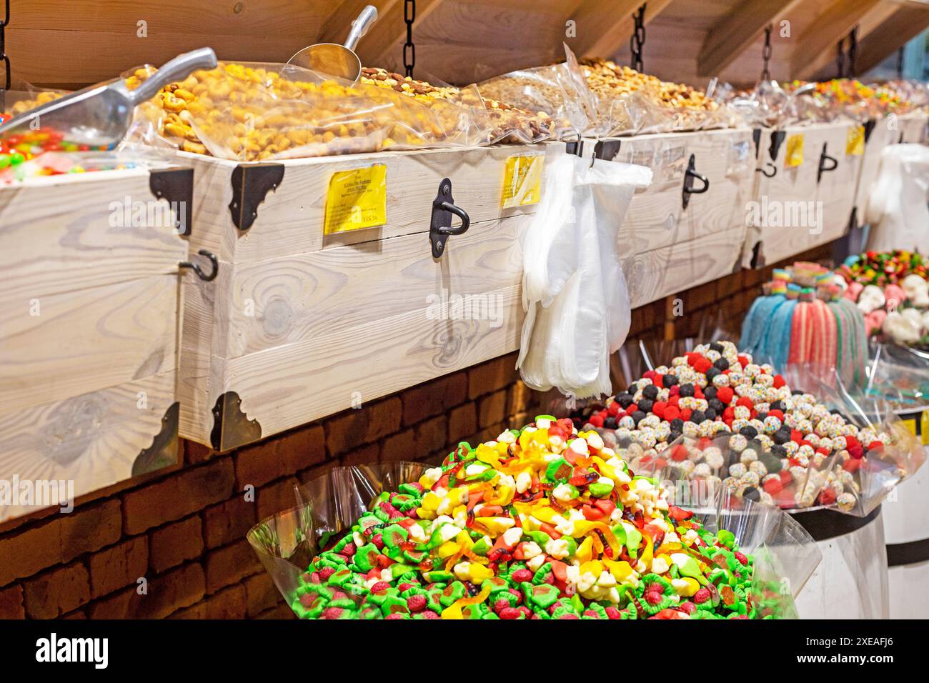 Supermarket candy aisle hi-res stock photography and images - Alamy