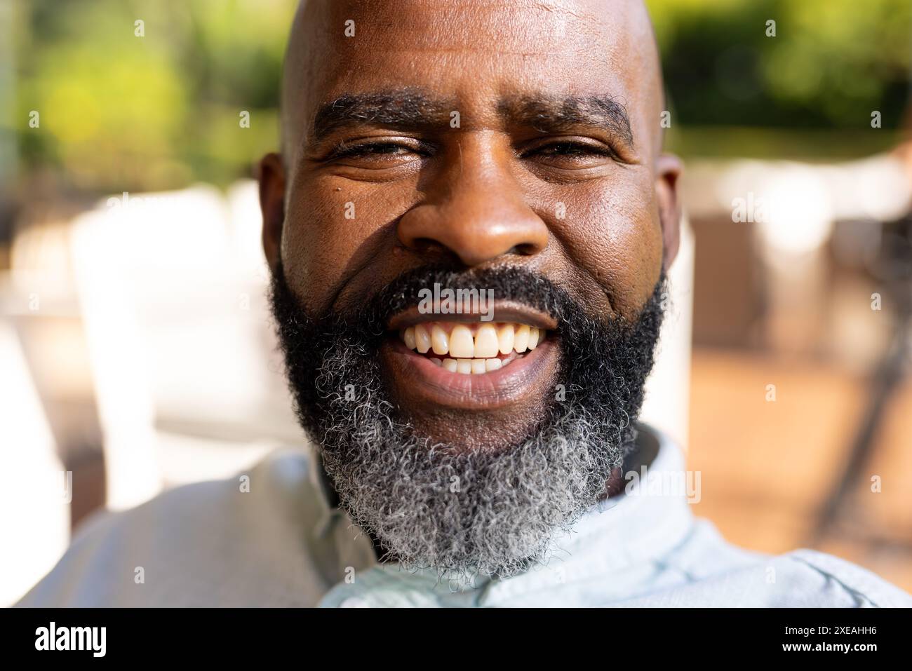 Man enjoying the sunny weather hi-res stock photography and images - Alamy