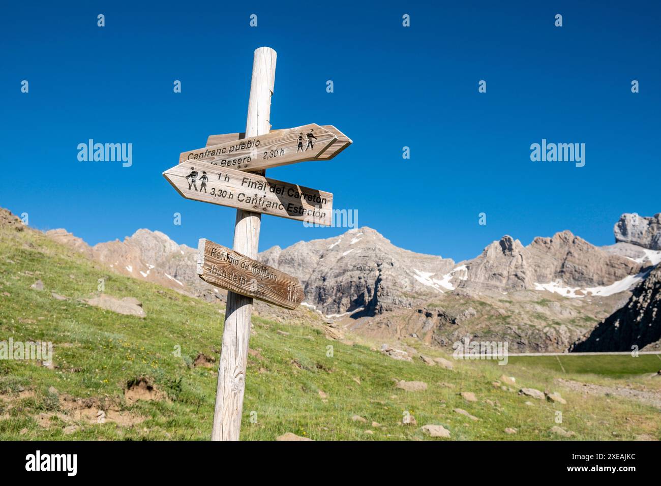 Banner signage hi-res stock photography and images - Alamy