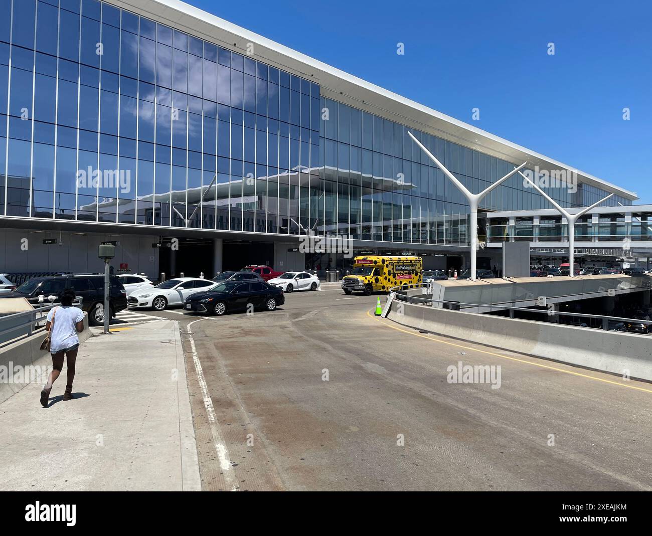 Los angeles international airport exterior hi-res stock photography and ...