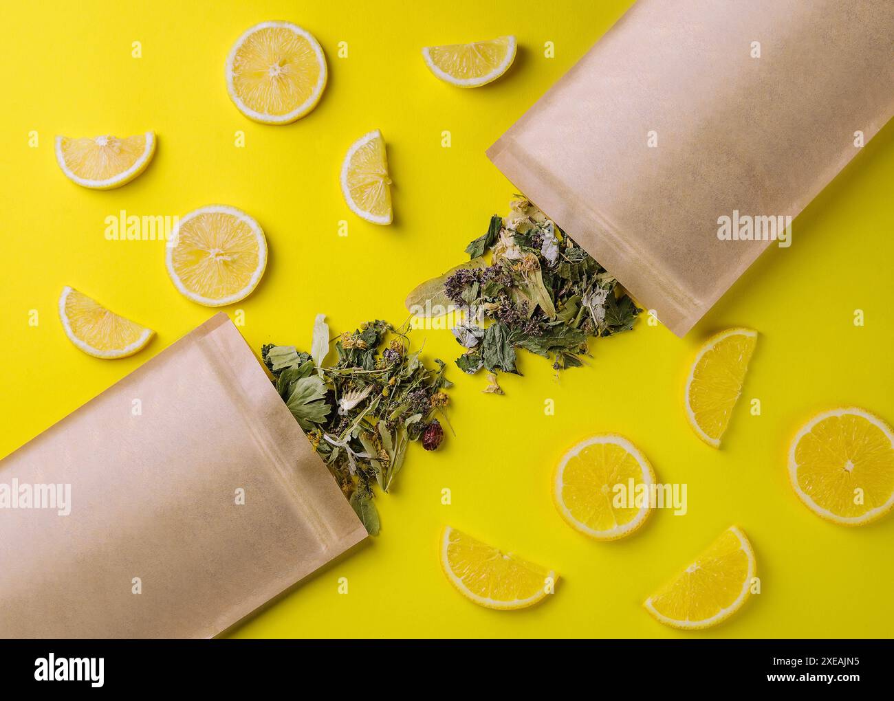 Paper bag with dry loose leaf tea with lemon slices Stock Photo - Alamy
