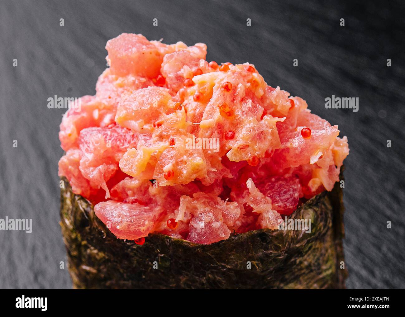 Gunkan sushi with tuna and tobiko on black Stock Photo - Alamy