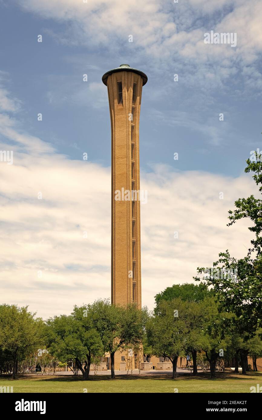 dallas university tower architecture. high building in university ...
