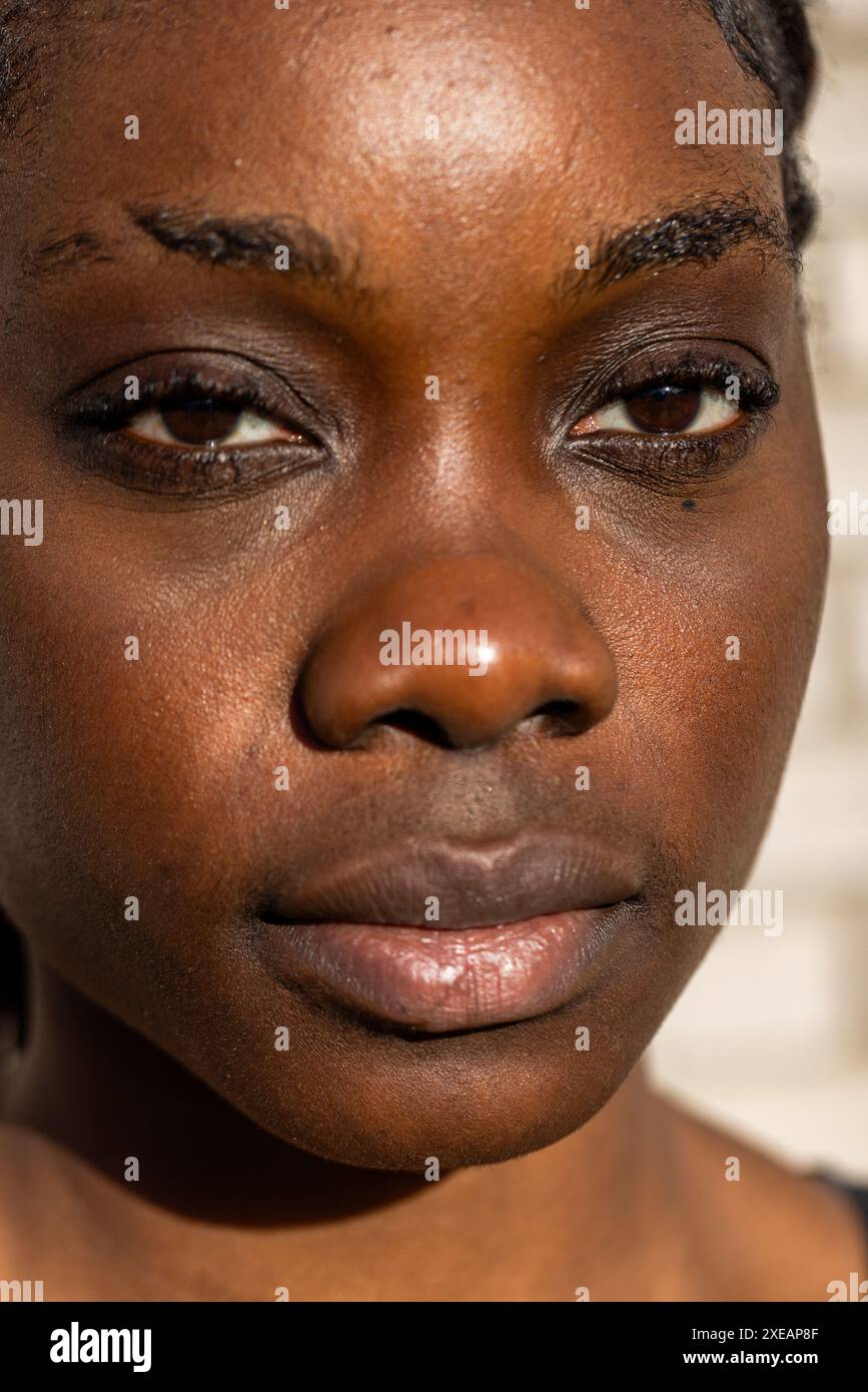 Close up young african woman hi-res stock photography and images - Alamy