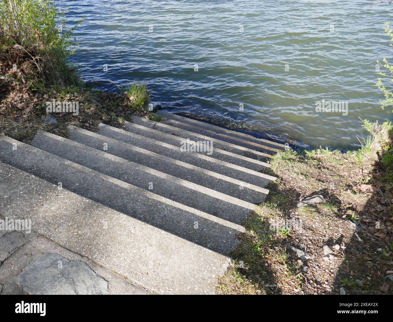 Concrete steps descending into the water Stock Photo - Alamy