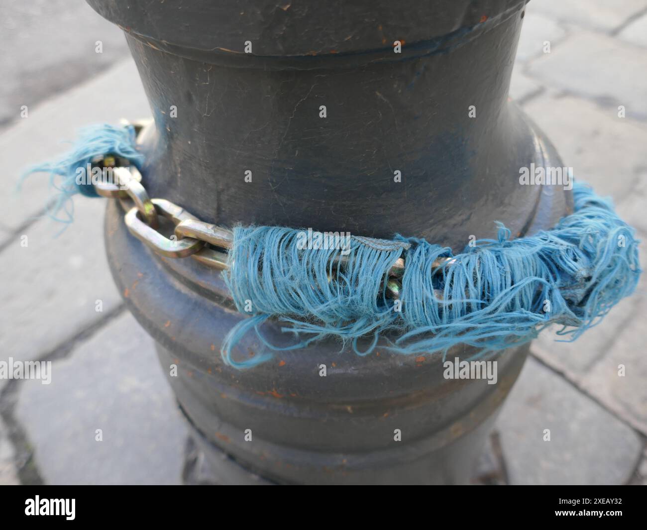 Mooring ring metal concrete hi-res stock photography and images - Alamy