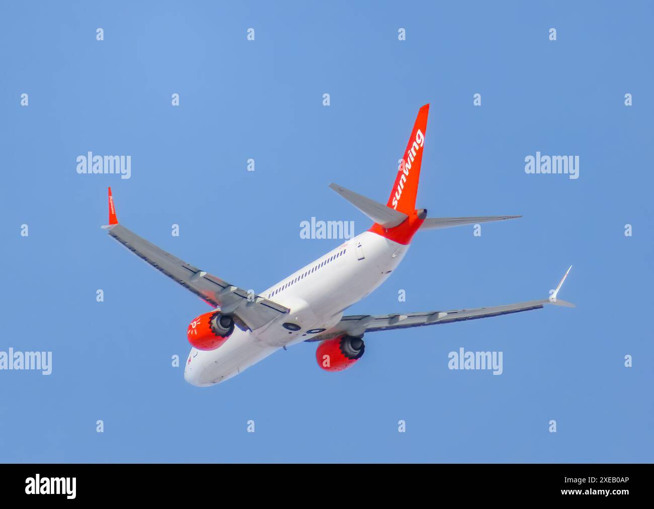 Sunwing wing hi-res stock photography and images - Alamy